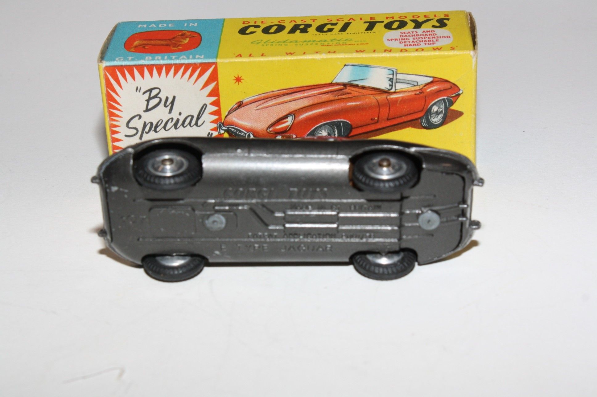 Corgi 307 Jaguar E type, Mint in Good Original Box | DB Collectables