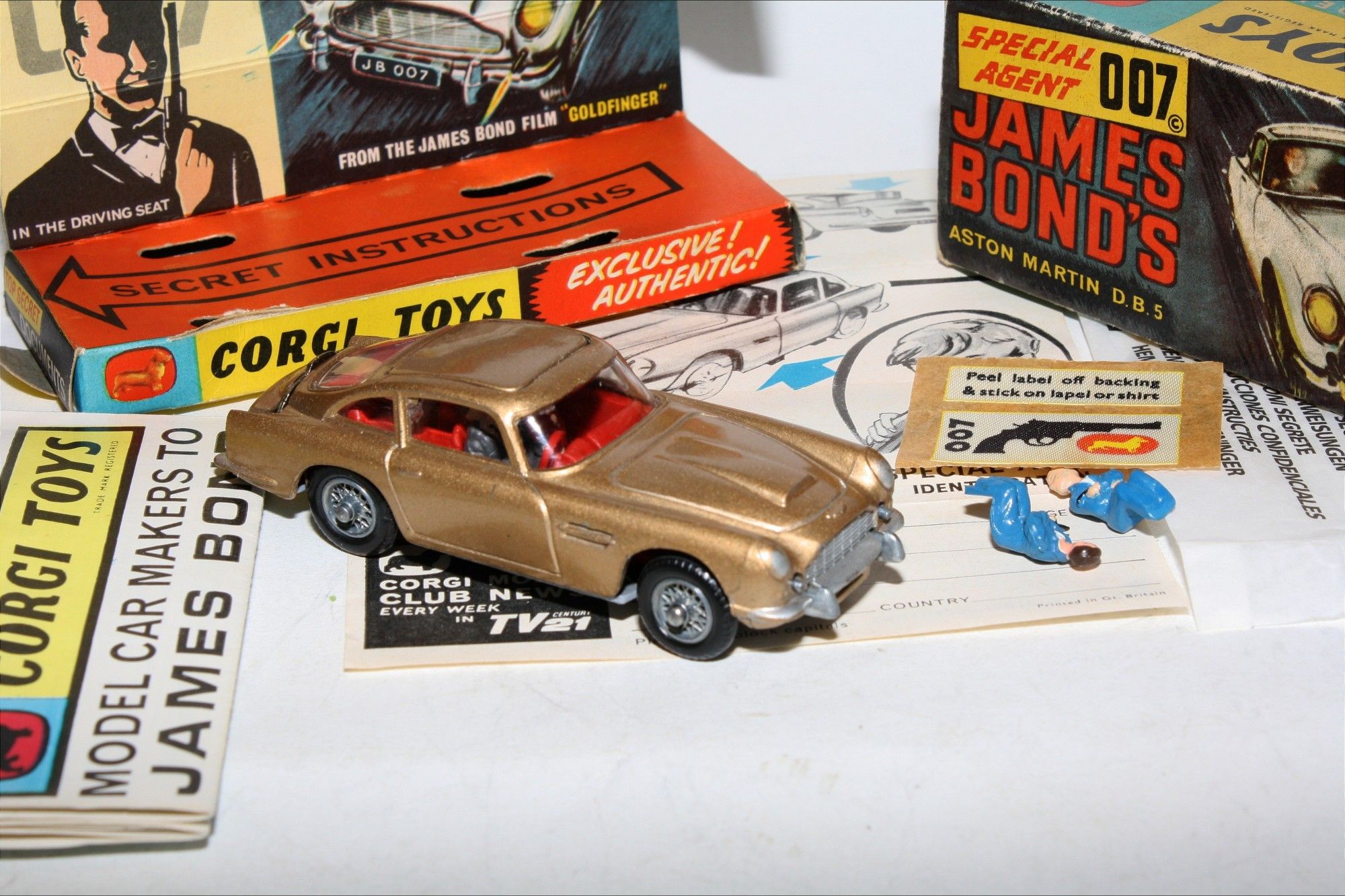 Corgi 261 James Bond Aston Martin DB5, Mint in Good Original Box | DB ...