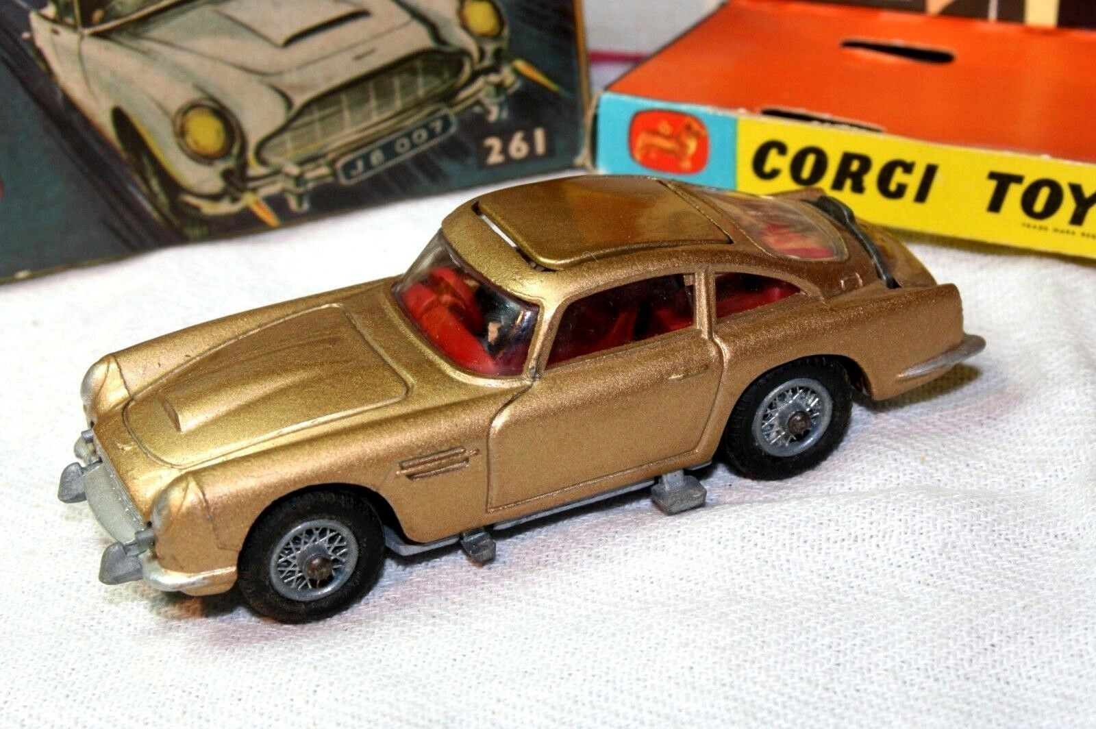 Corgi 261 James Bond Aston Martin, Superb Condition, Excellent Original ...