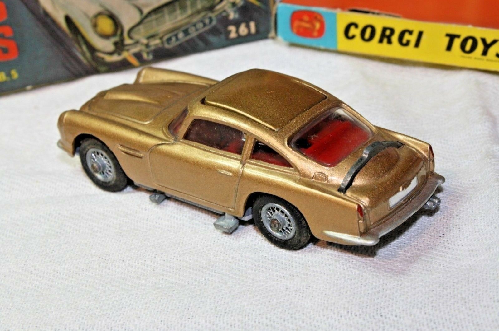 Corgi 261 James Bond Aston Martin, Superb Condition, Excellent Original ...