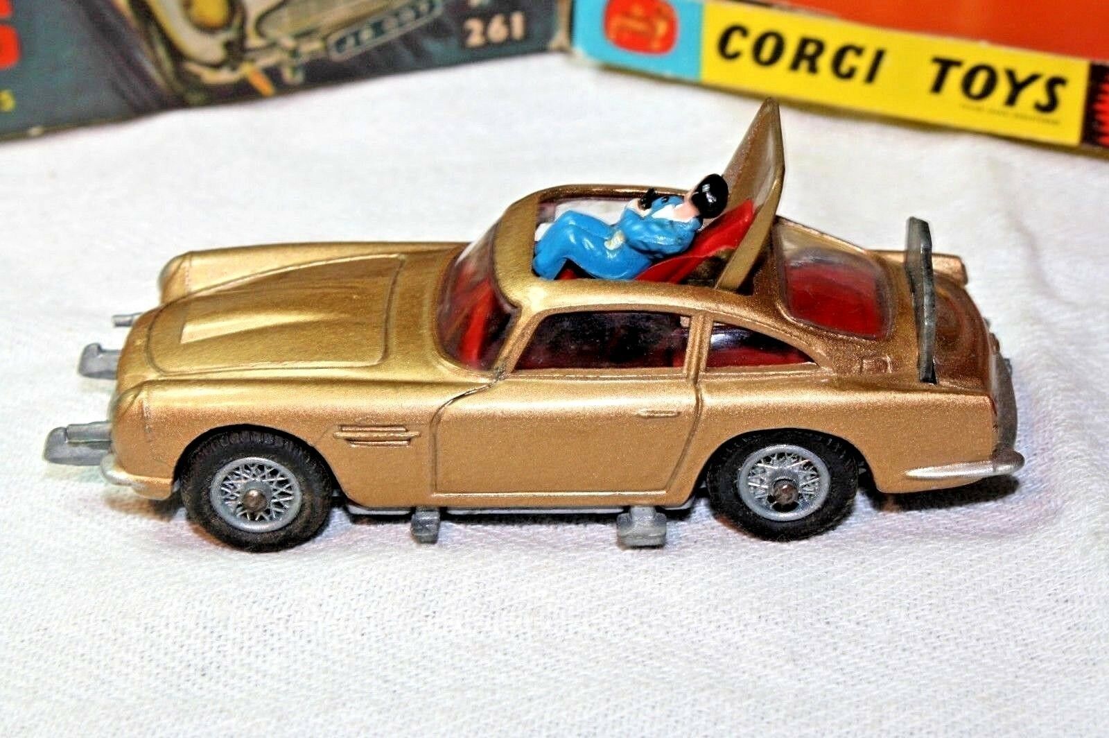 Corgi 261 James Bond Aston Martin, Superb Condition, Excellent Original ...