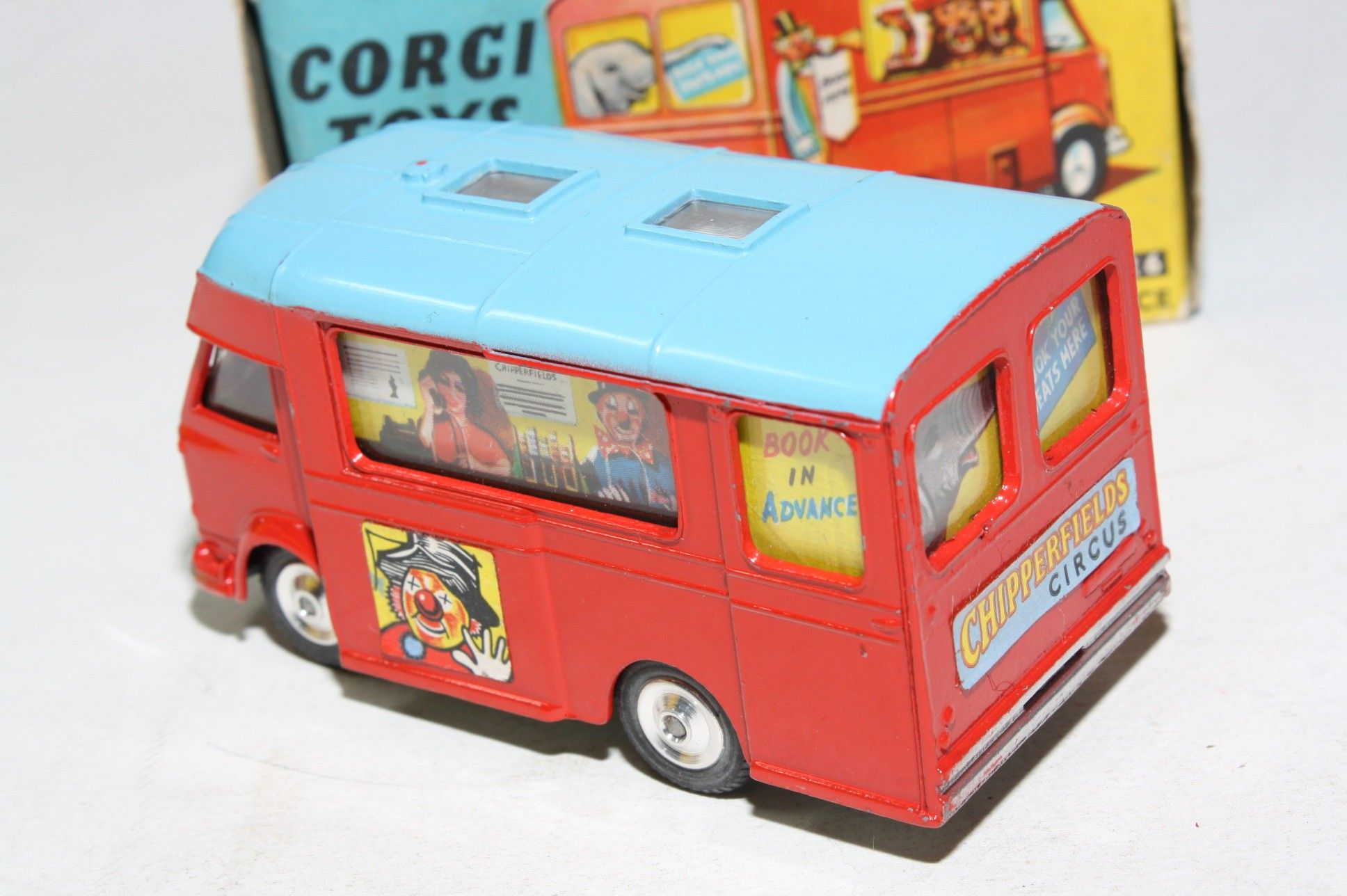 Corgi 426 Chipperfields Booking Office, VNM in Original Box | DB ...