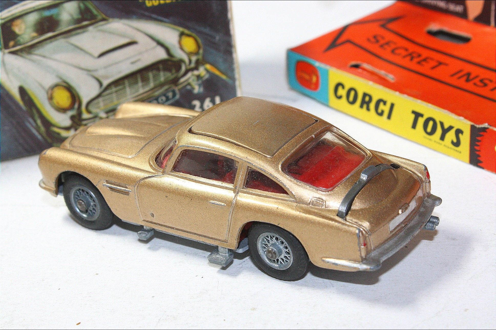Corgi 261 James Bond Aston Martin, Excellent Condition in Good Original ...