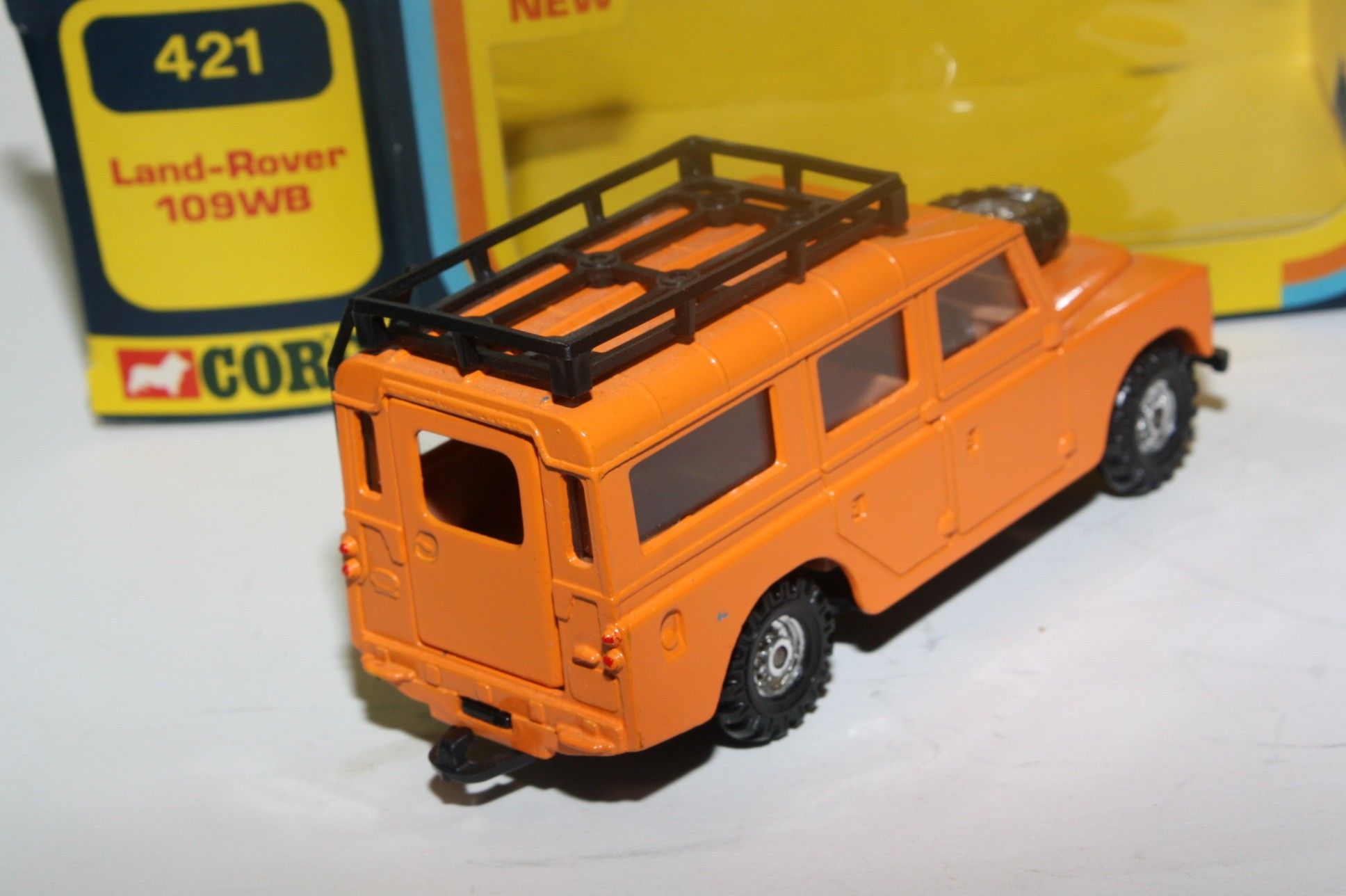 Corgi 421 Land Rover 109"WB, Mint in VNM Original Box | DB Collectables
