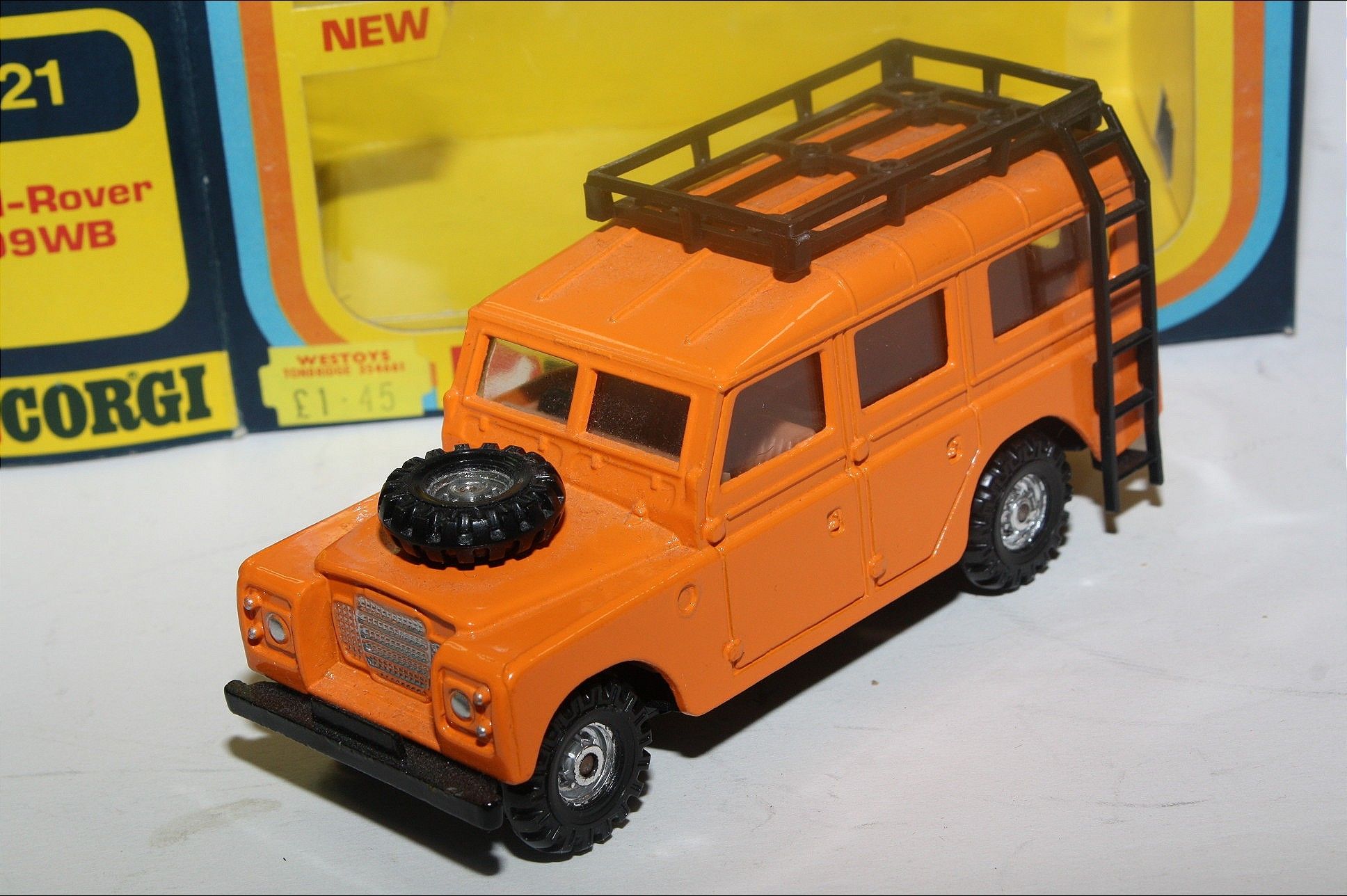 Corgi 421 Land Rover 109"WB, Mint in VNM Original Box | DB Collectables
