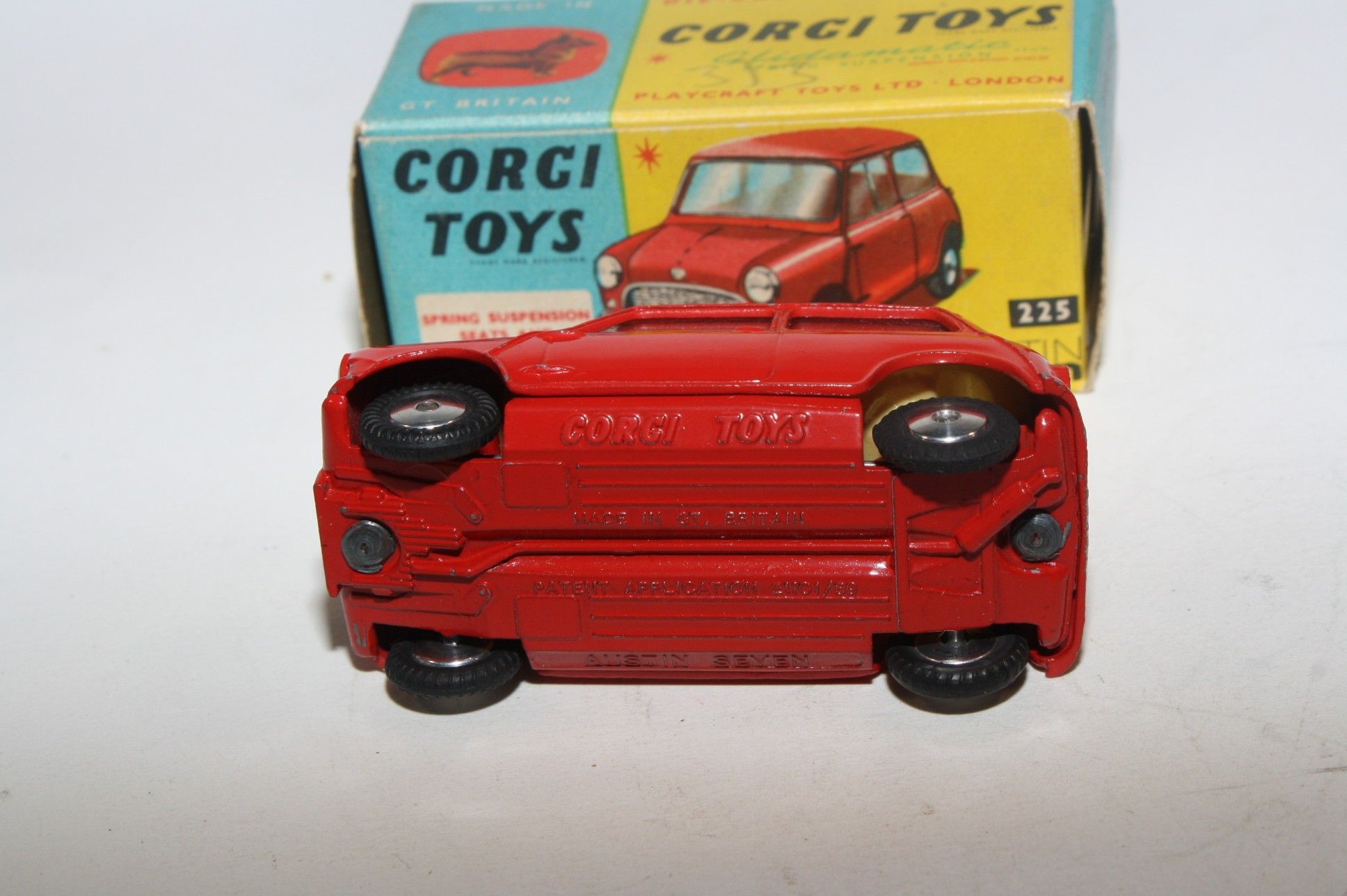 Corgi 225 Austin Mini Seven, VNM in Good Original Box | DB Collectables