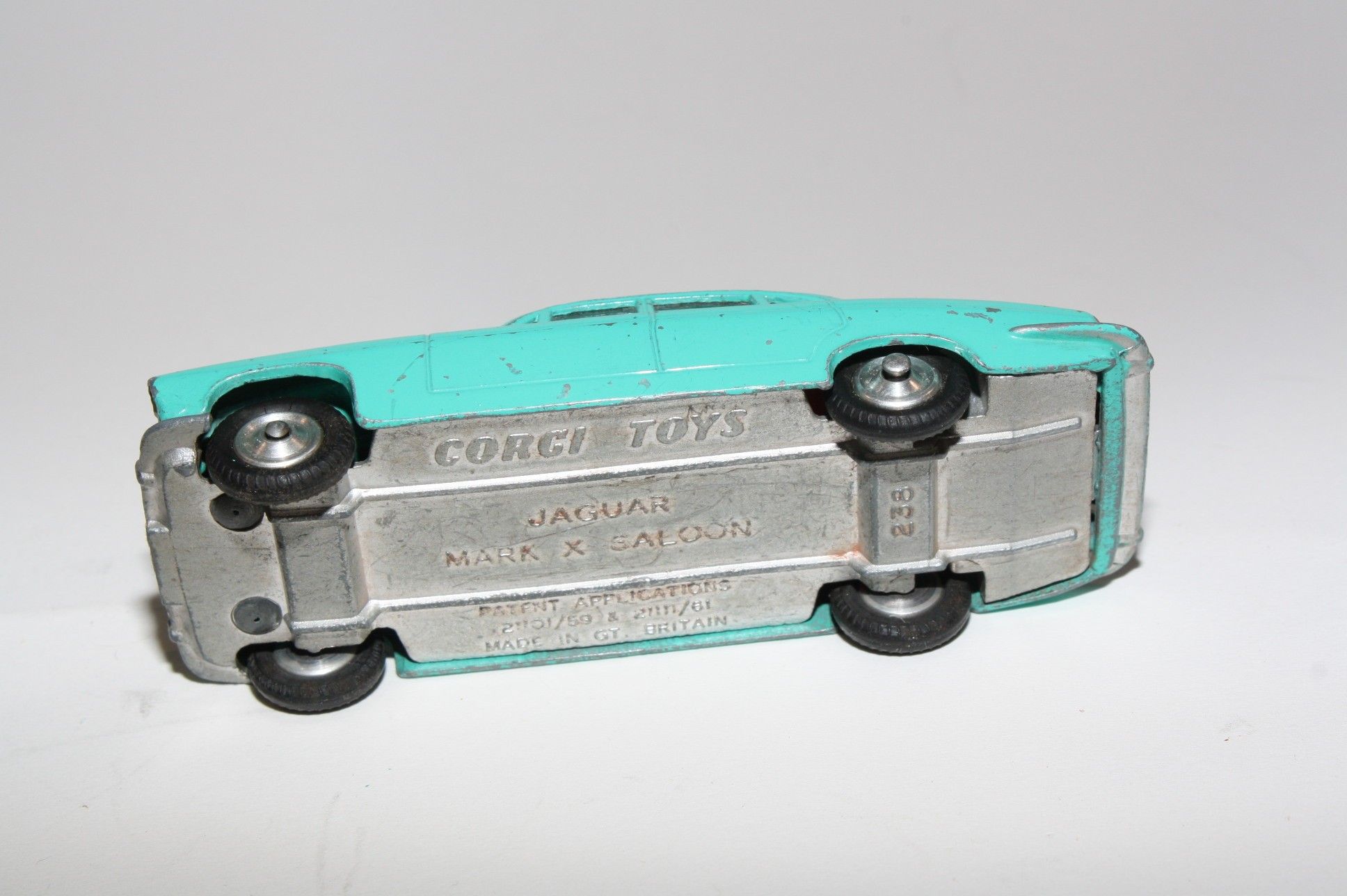 Corgi 238 Jaguar Mk X, Good Condition with Original Cases | DB Collectables