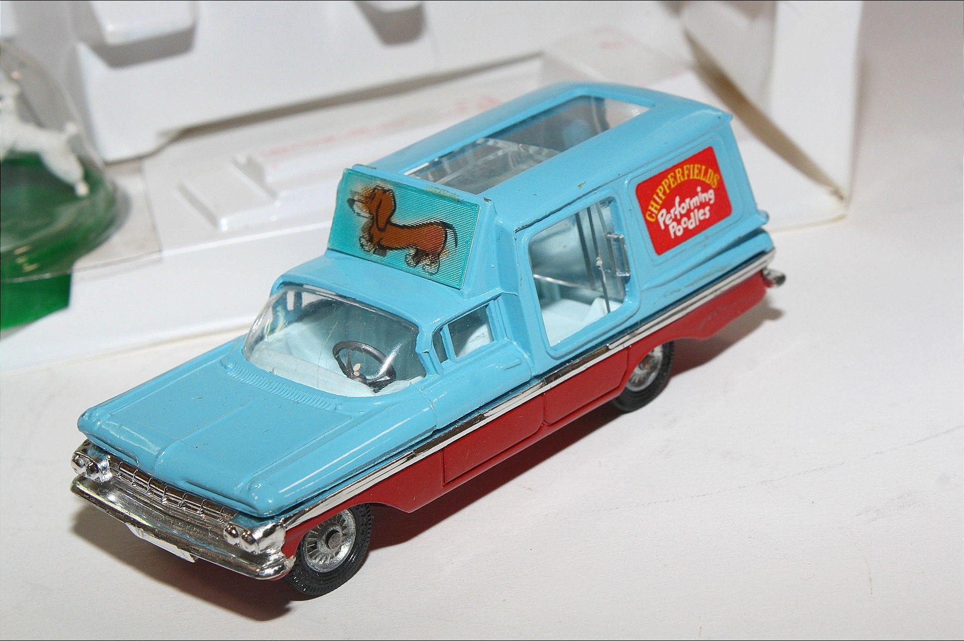 Corgi 511 Chipperfields Performing Poodles Impala, VNM in Good Original ...