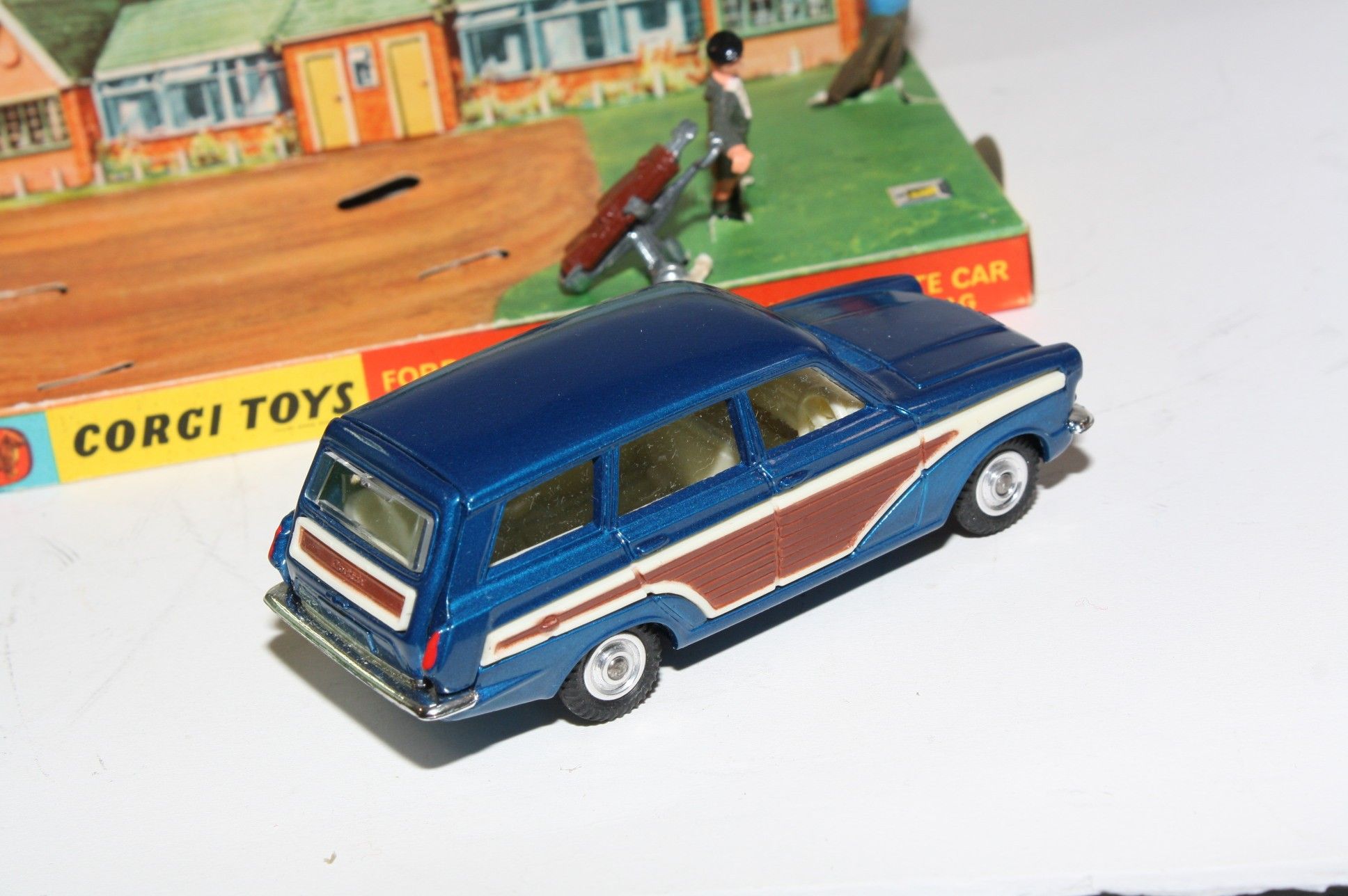 Corgi 440 Ford Cortina & Golfer Set,Mint in Good Original Box | DB ...