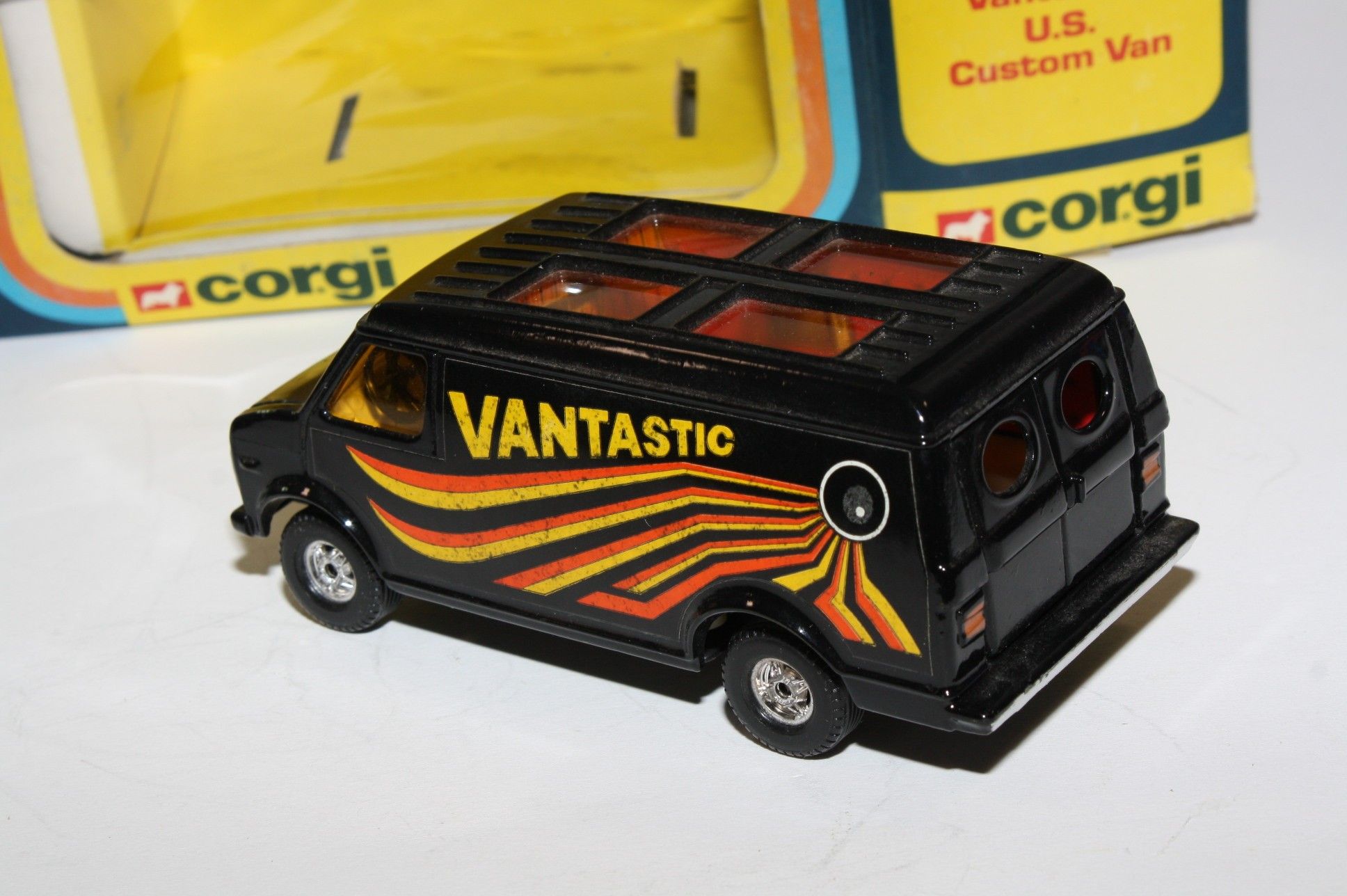 Corgi 432 Vantastic US Custom Van, VNM in Original Box | DB Collectables