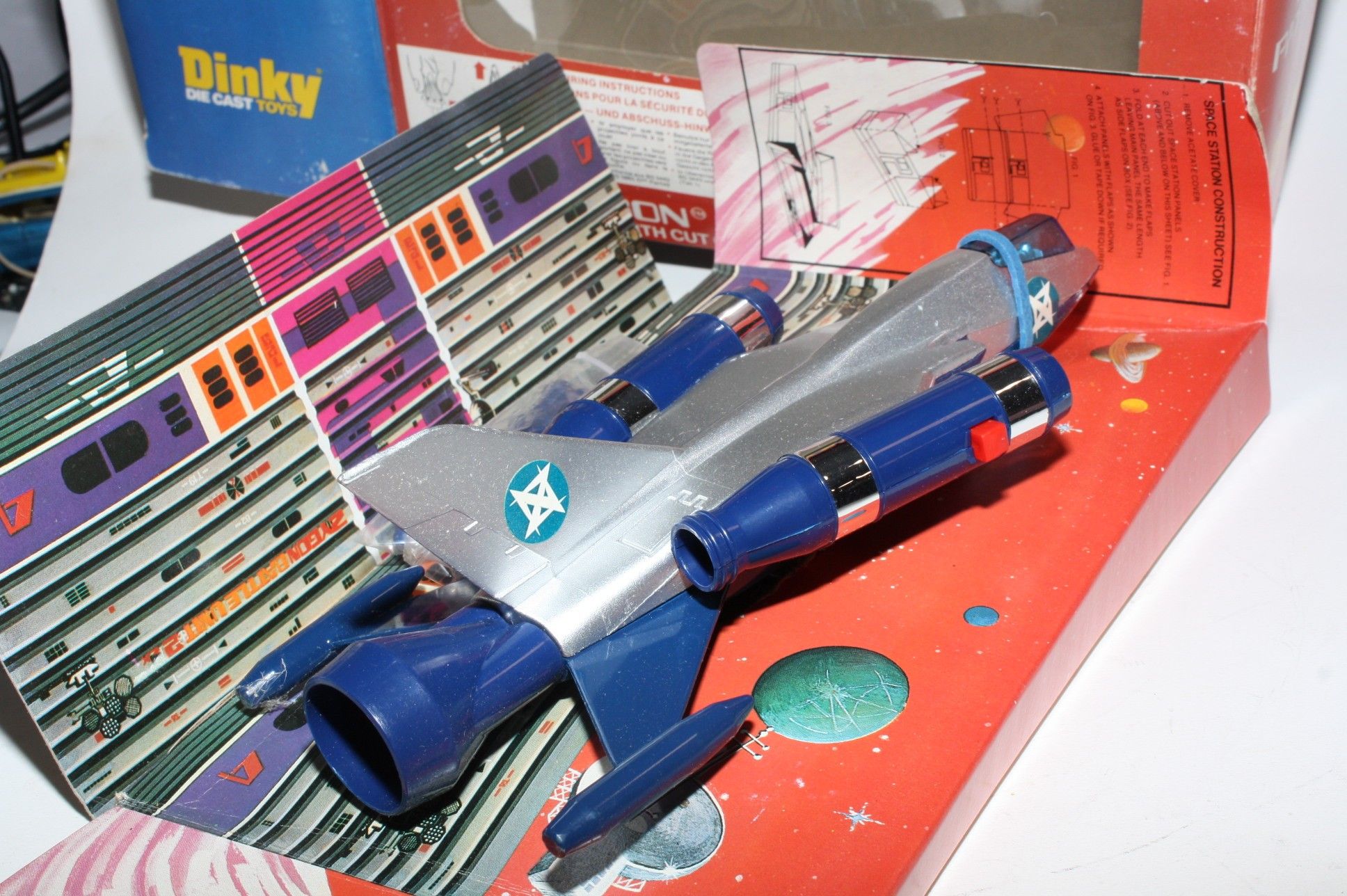 Dinky Toys 363 Zygon Patroller with Cut Out Space Station, Min t in ...