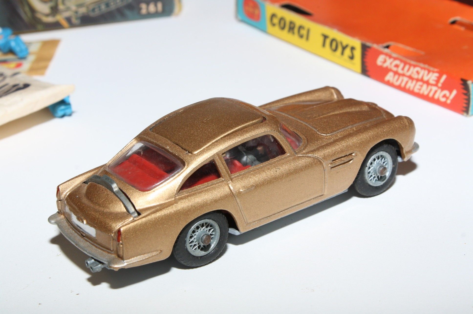 Corgi 261 James Bond Aston Martin, Superb Condition, Excellent Original ...
