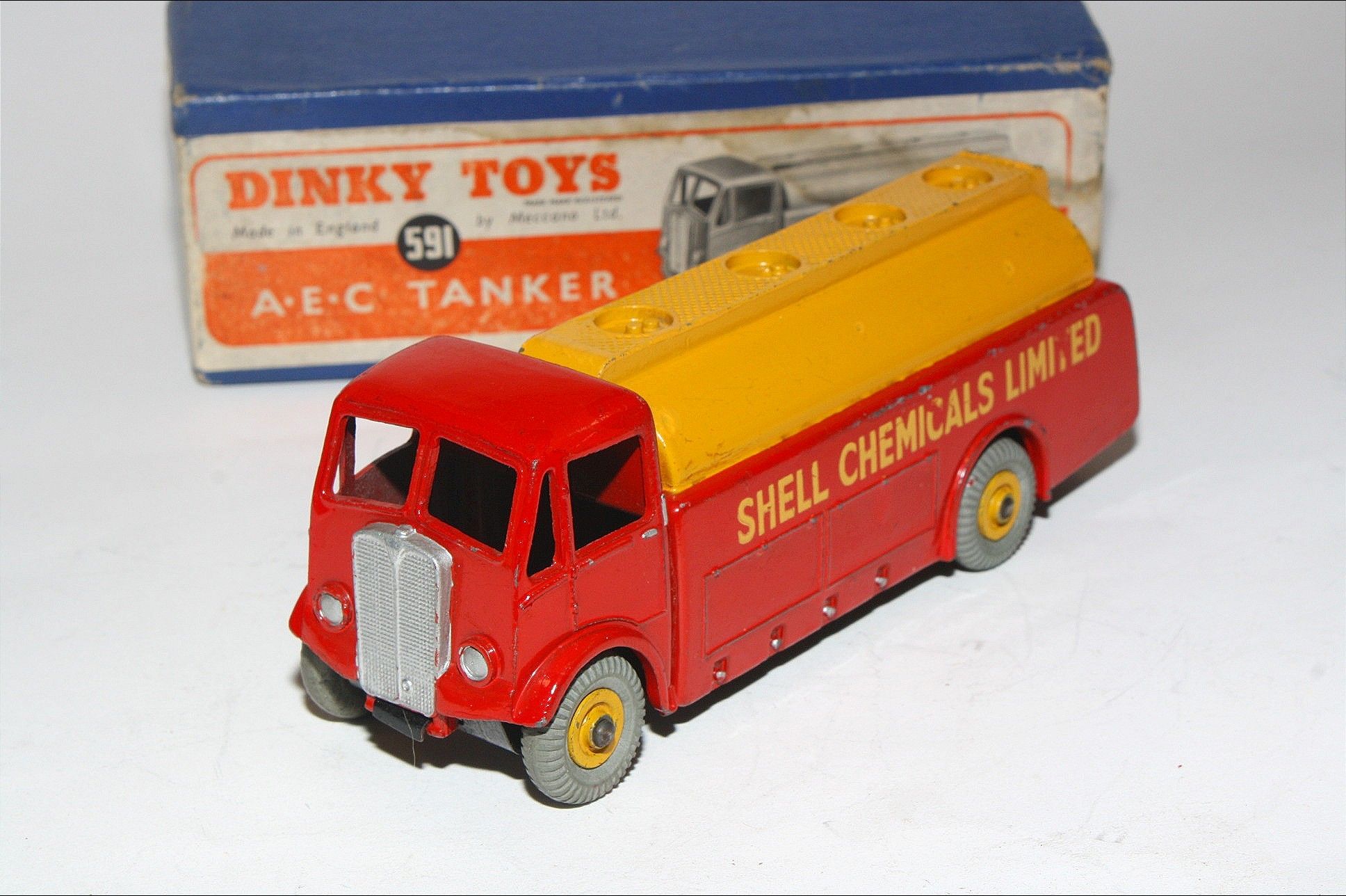Dinky 591 AEC Tanker (Shell Chemicals), VGC in Original Box | DB ...