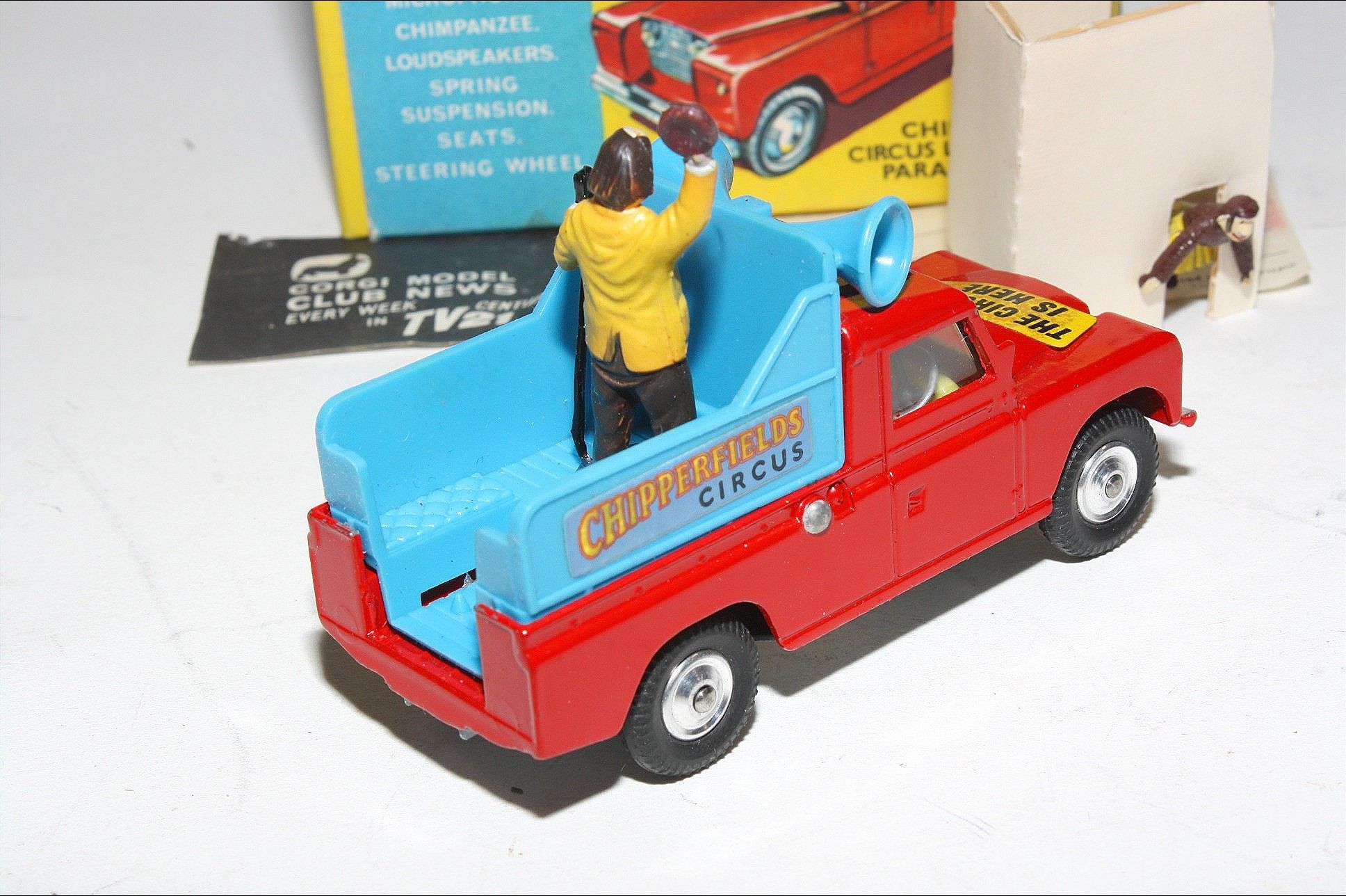 Corgi 487 Chipperfields Land Rover, Mint in VNM Original Box | DB ...