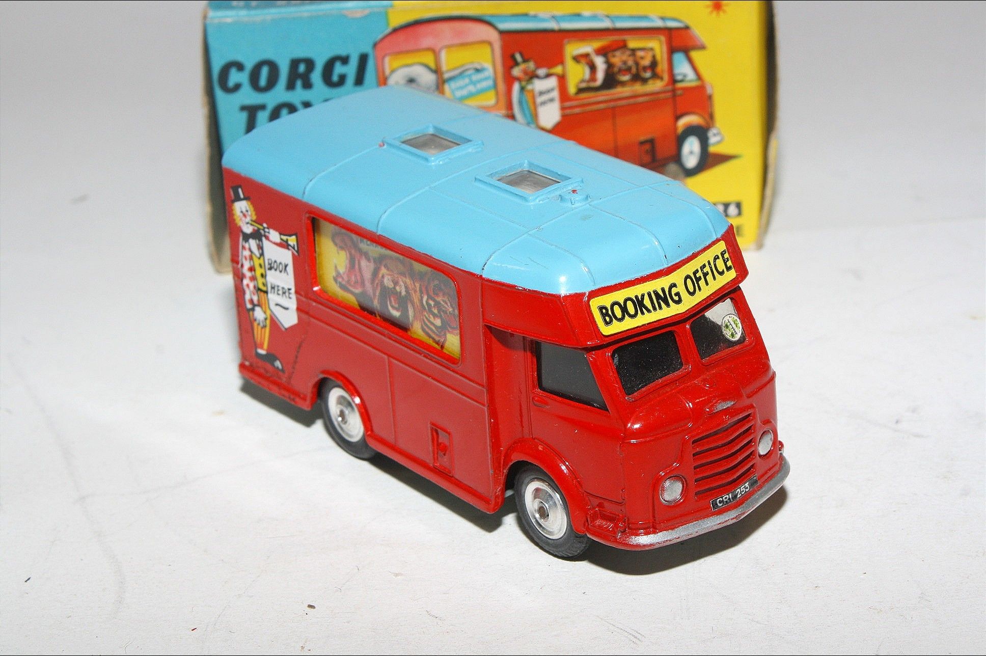 Corgi 426 Chipperfields Booking Office, VNM in Good Original Box | DB ...