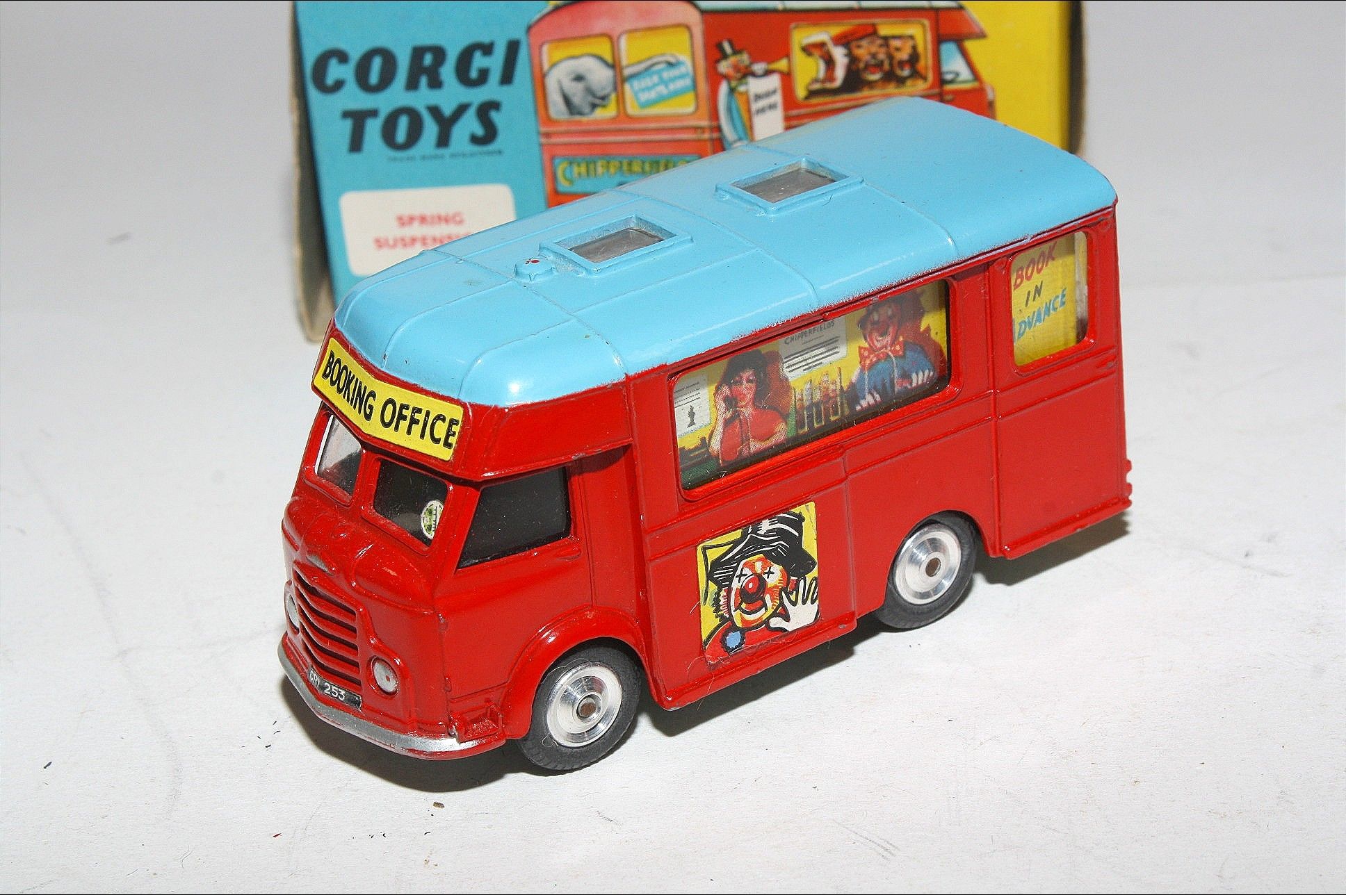 Corgi 426 Chipperfields Booking Office, VNM in Good Original Box | DB ...