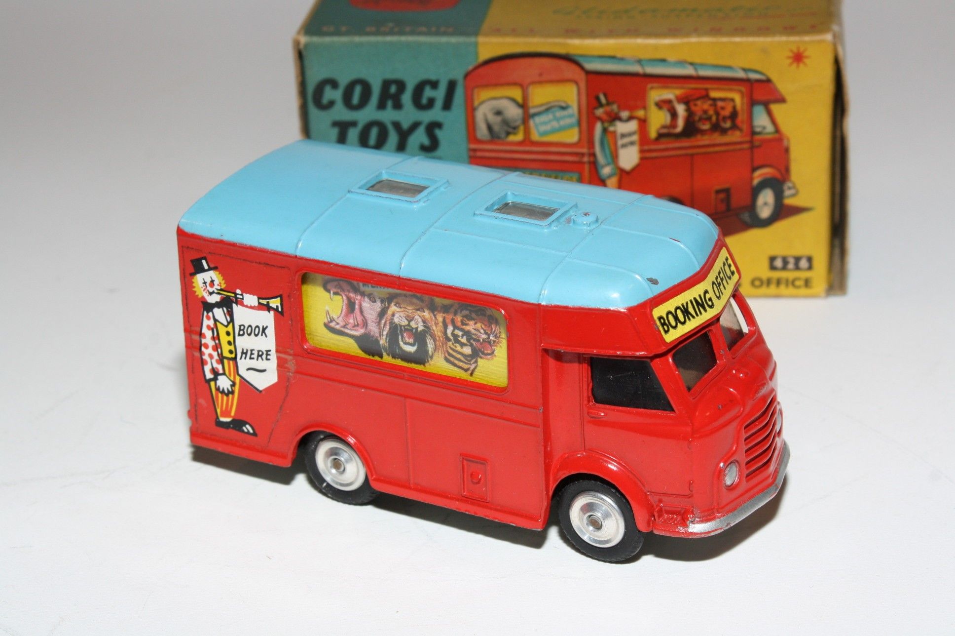 Corgi 426 Chipperfields Booking Office, VNM in Original Box | DB ...