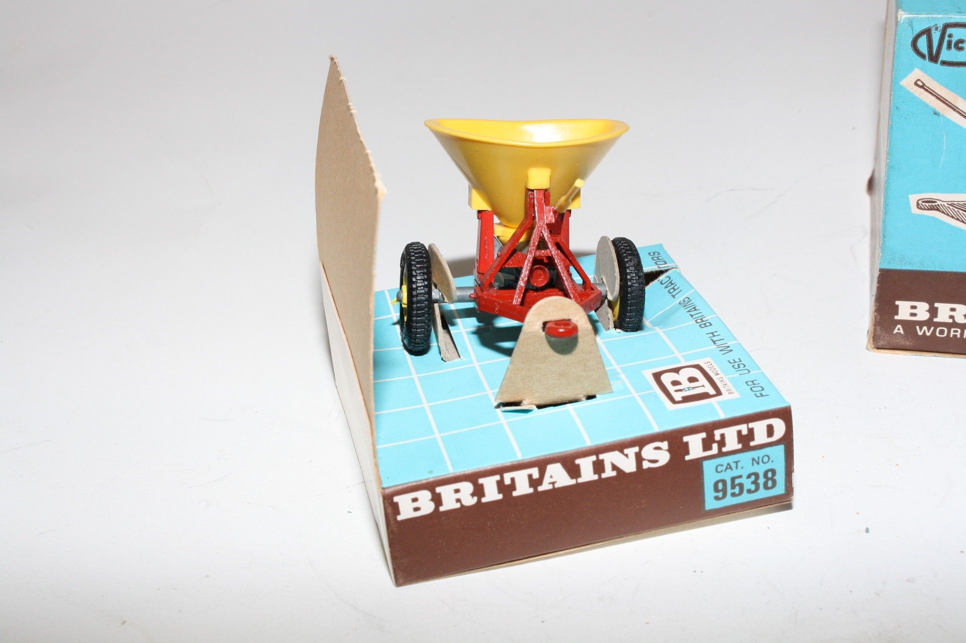 Britains 9538 Vicon Vari-Spreader, Mint in Good Original Early Box | DB ...