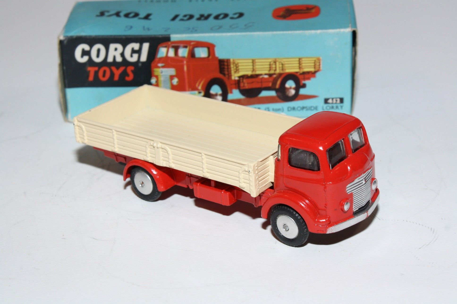 Corgi 452 Commer Truck, Mint in Good Early Original Box | DB Collectables